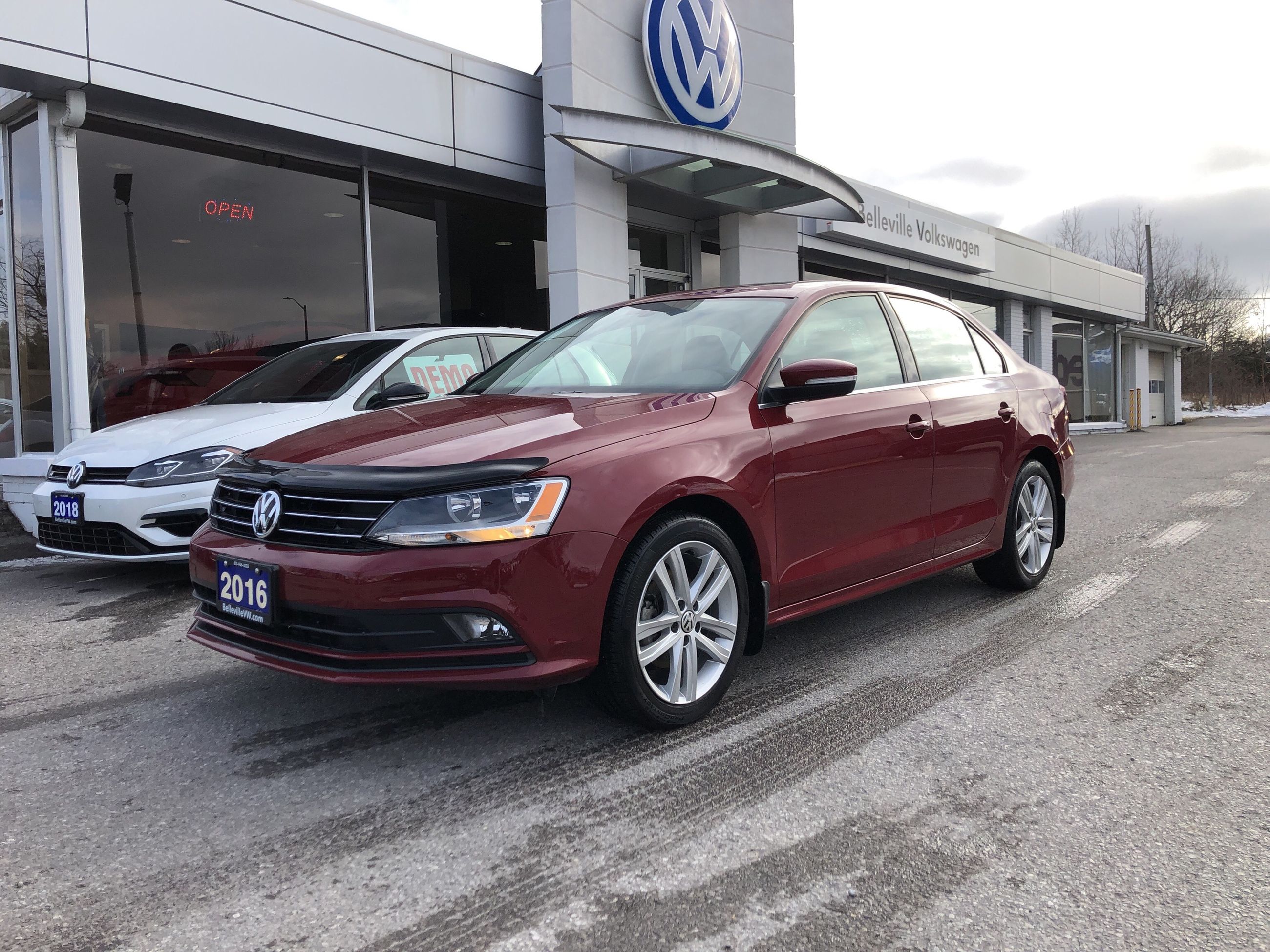 Used 2016 Volkswagen Jetta Highline Red 24,681 KM for Sale - $19900.0 ...