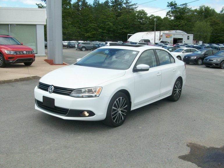 Used 2014 Volkswagen Jetta Sedan Highline White 52,810 KM for Sale ...
